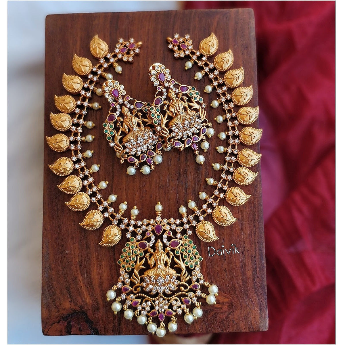 Lakshmi Short Haram With Earrings – Daivik.in